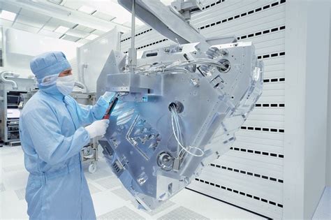 Zeiss и Asml укрепляют сотрудничество Asml покупает за 1 млрд евро 249 компании Carl Zeiss Smt