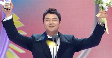 Mbc연예대상 전현무 라이벌 유재석 존경 그 한 마디에 용기초심 잃지 않고 비타민 웃음 드릴 것 Sc리뷰