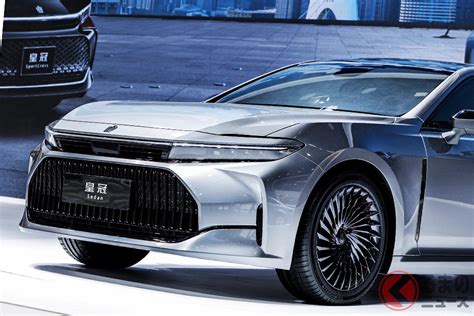 ついにトヨタが新型「クラウンセダン」を公開 「5m超えセダン」で人気復権？専門店展開の中国事情とは くるまのニュース