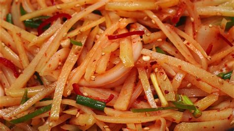 밥이 순식간에 사라지는 감자반찬 맛이 대박인 감자무침 이렇게 만듭니다 너무 쉽고 간단해요 Youtube