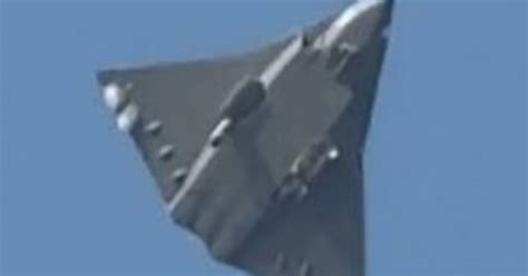 영상‘이것 없는 中 ‘슈퍼 무기 전투기 비행 모습 최초 공개 상당한 도약” 포착