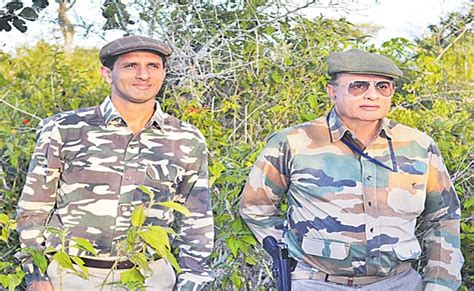 ఎవరీ వేటగాడు 24 క్రూరమృగాలను వేటాడిన చరిత్ర Nawab Shafat Ali Khan Has 24 History Of Hunting