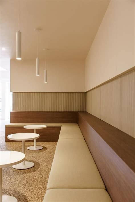 아이보리톤의 깔끔하고 미니멀한 20평 카페 인테리어 비용 커피 숍 장식 인테리어 인테리어 디자인