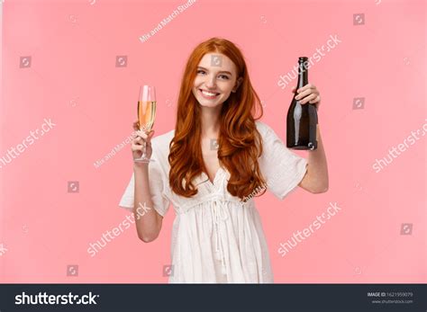 8349 Afbeeldingen Voor Glass Redhead Afbeeldingen Stockfoto‘s En
