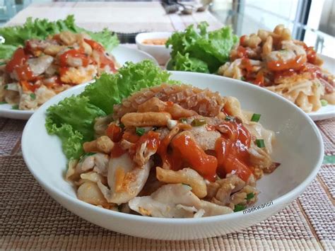 คั่วไก่ ก๋วยเตี๋ยวผัดใส่ปลาหมึกกรอบหอมกลิ่นก้นกระทะ พร้อมสูตรหมักไก่นุ่ม