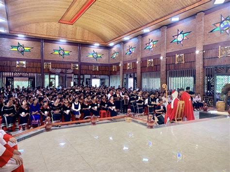 Thánh lễ ban Bí tích Thêm Sức tại Giáo xứ Phú Yên Hra Tỉnh Dòng Chúa