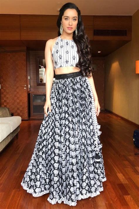 How To Style Lehenga Skirt With A Crop Top For Mehendi Functions