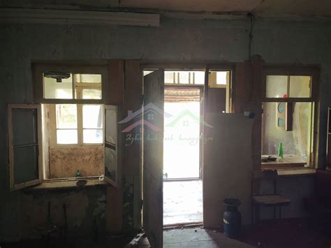 იყიდება პატარა ბელეტაჟი სადგურზე შენი სახლის სააგენტო