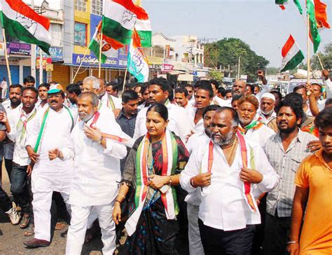 Mixed Response To Telangana Bandh Leaders Detained