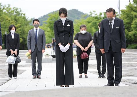 노무현 전 대통령 묘역 참배하는 김건희 여사 오마이뉴스