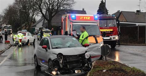 Unfall Im Gegenverkehr 26 Jähriger Schwer Verletzt