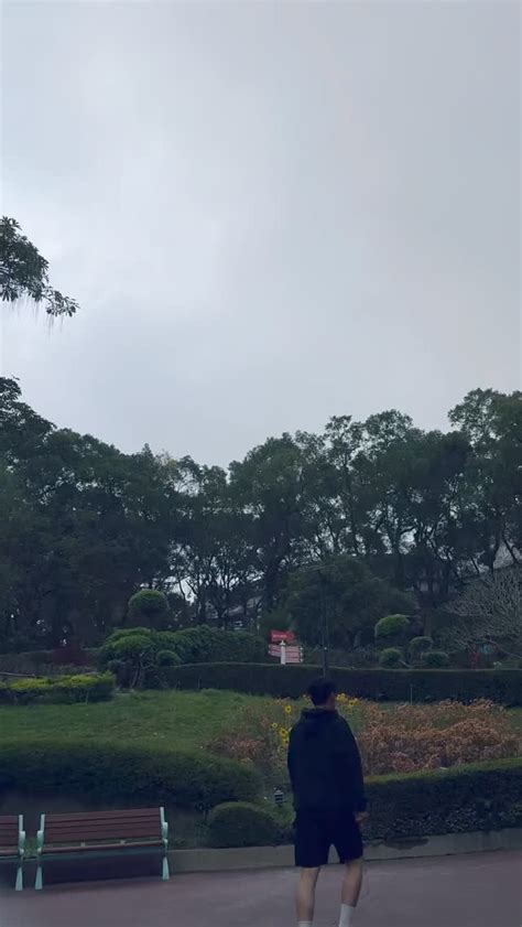 今天和王苡糖出氣玩 從小到大第一次到遊樂園玩 雖然不像我想像的這麼熱鬧（今天平日 但是遊樂設施就足以滿足有夠刺激 1想說難得來山上記錄一下