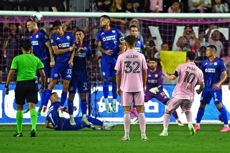 La Jornada Debuta Messi en Miami con agónico golazo de tiro libre
