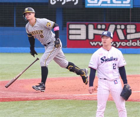 ＜ヤ・神＞7回、佐藤輝は勝ち越し2ランを放つ（投手・吉村）（撮影・須田 麻祐子） スポニチ Sponichi Annex 野球