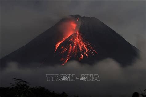 Giới chức Indonesia cảnh báo nguy hiểm khi núi lửa Merapi tiếp tục phun
