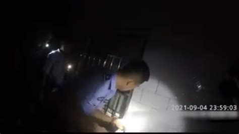 孕妇腹痛被困家中羊水已破，民警破窗救助凤凰网视频凤凰网