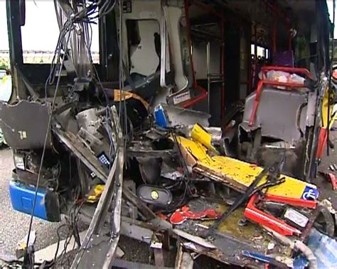 東涌機場巴士車禍最少32人傷 Now 新聞