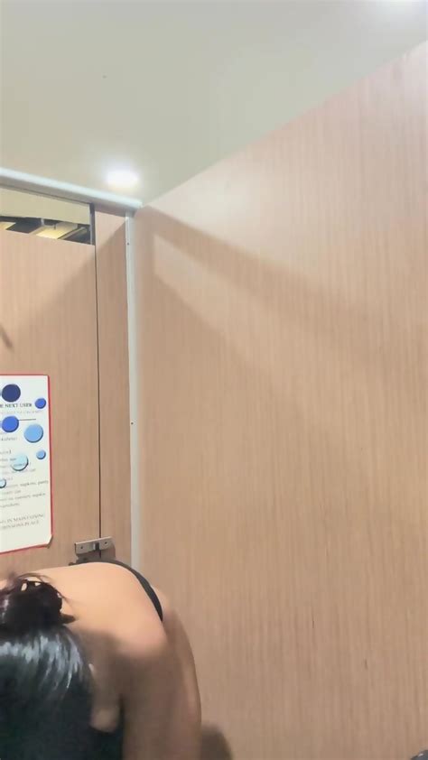 Pinay Influencer In Public