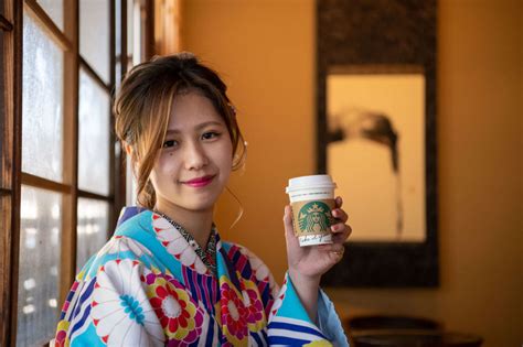 世界初古民家を改装した和テイストのスタバ スターバックスコーヒー 京都二寧坂ヤサカ茶屋店ブログ京都着物レンタル京越お手軽1950円から