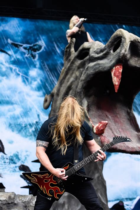 Amon Amarth Olavi Mikkonen 6 13 Wikinger Attacke In Mendig Laut De Foto