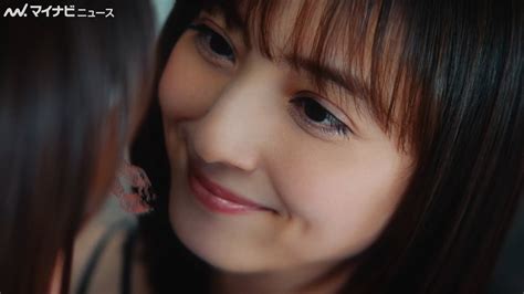 佐々木希、もう一人の自分にキス！？とろみのあるキャミワンピース姿が美しすぎる Gmoクリック証券新cmandメイキング映像公開 Wacoca
