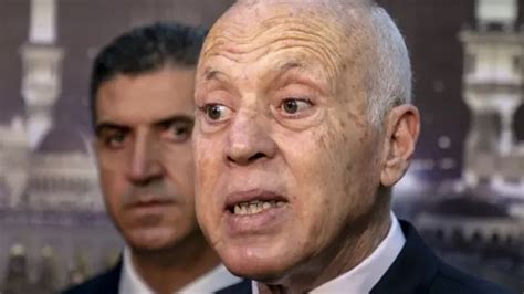 نزار عيساوي أعمال عنف في جنازة اللاعب التونسي الذي أضرم النار في نفسه