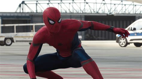 Spidey Dangles Off A Balcony In New Spider Man Homecoming Set Videos