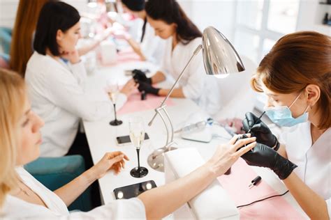 Aprendizado Em Um Curso De Manicure E Pedicure Presencial