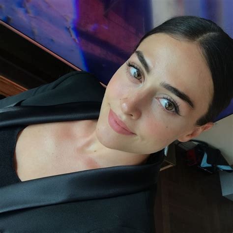 Esra Bilgiç On Instagram “☀️” Esra Bilgic Selena Gomez Short Hair