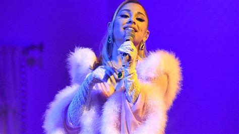 Ariana Grande Calls For Fans To Stop Body Shaming Bbc News