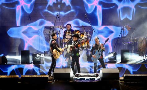 Los Tigres Del Norte “devoran” Al Zócalo