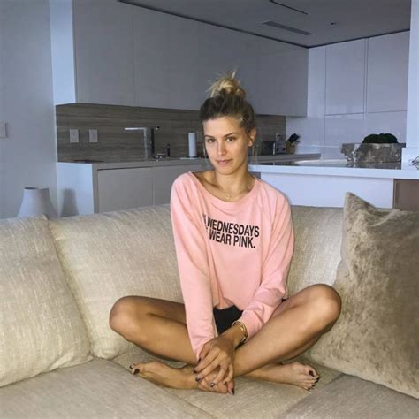 Videoandfoto Bouchard A Apărut Ieri Aproape Goală într O Revistă Ştii
