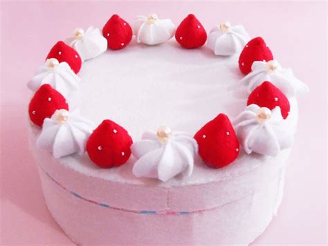 〔diy〕かんたんフェルトケーキの作り方♡無料型紙で手作りプレゼント Lafary フェルト ケーキ フェルト ケーキ 作り方