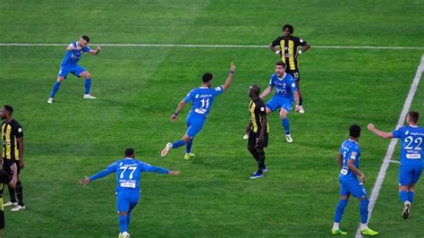 الكشف عن طاقم تحكيم كلاسيكو الهلال والاتحاد في دوري روشن