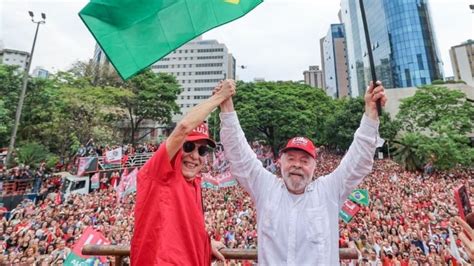 Minas Gerais Ao Lado De Chico Buarque Lula Diz Que Recriará