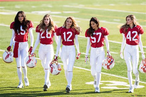 Beautiful Female American Football Players 4k Wallpaper Download