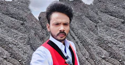 পুলিশের কথায় নাম পাল্টাব না হিরো আলম