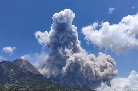 Gunung Merapi Di Yogyakarta Kembali Erupsi Awas Bahaya Awan Panas