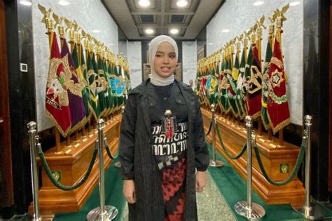 Putri Ariani Nyanyikan 2 Lagu Ciptaannya Di Hadapan Presiden Jokowi