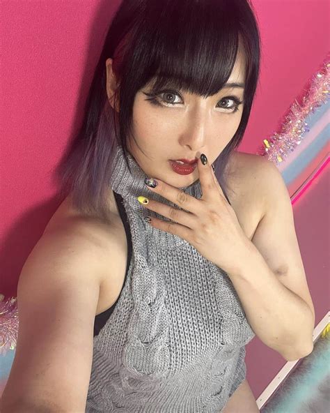 真琴さんのインスタグラム写真 真琴instagram「いま33歳 きれいなおばあさんになるために 生涯アンチエイジングして 己と戦い