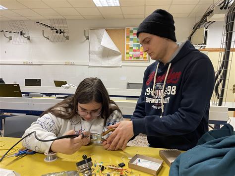 Prácticas Con Arduino Que Están Realizando Los Alumnos De 2º Sti