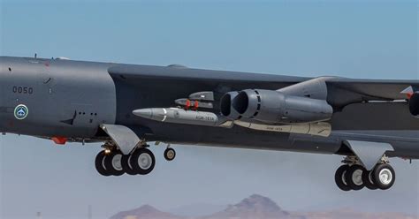 美 극초음속 미사일 시험발사 성공 “전세계 1~2시간내 타격”