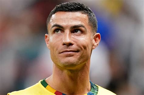 Cristiano Ronaldo Acerta Com O Al Nassr Da Arábia Saudita