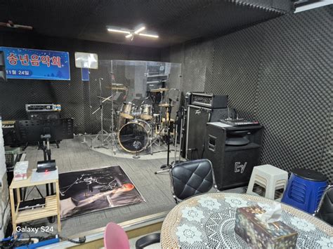 양천구 신정동에 위치한 양천연합 밴드 합주실 이용하실 금요일 팀을 모집합니다 ☆직밴 광장☆ᆞᆞᆞ직밴공연홍보 ᆞ직밴구인ᆞ일렉기타ᆞ드럼ᆞ지역축제ᆞ피아노ᆞ앰프기타ᆞ