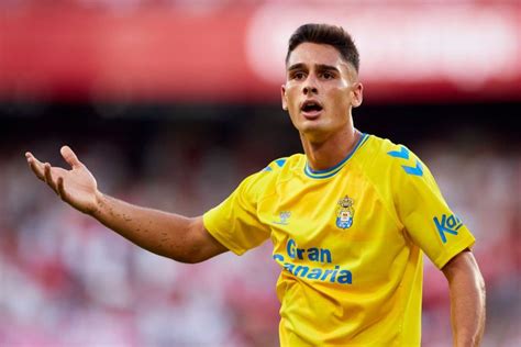 Barcelona step up transfer race for La Liga left back target Football España