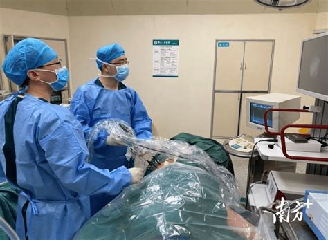 粤北人民医院复杂肾镜取石术“甩”掉留置管道“小尾巴”手术双通道治疗