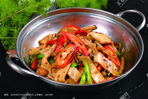 干锅野山菌 中国菜系 食品餐饮 摄影 汇图网www huitu