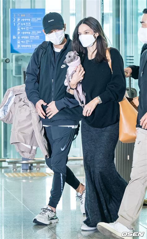 오늘 헝가리로 출국하는 송중기 케이티 부부  연예이슈 수다방 네모판