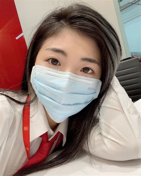 Hướng Dẫn Cách đeo Khẩu Trang Nàng Hot Girl Gây Chú ý Vì Chưa Nhìn