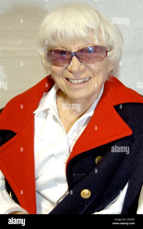 Edith Shain The Famous Young Woman In A White Dress Who Was Kissed By An American Sailor And